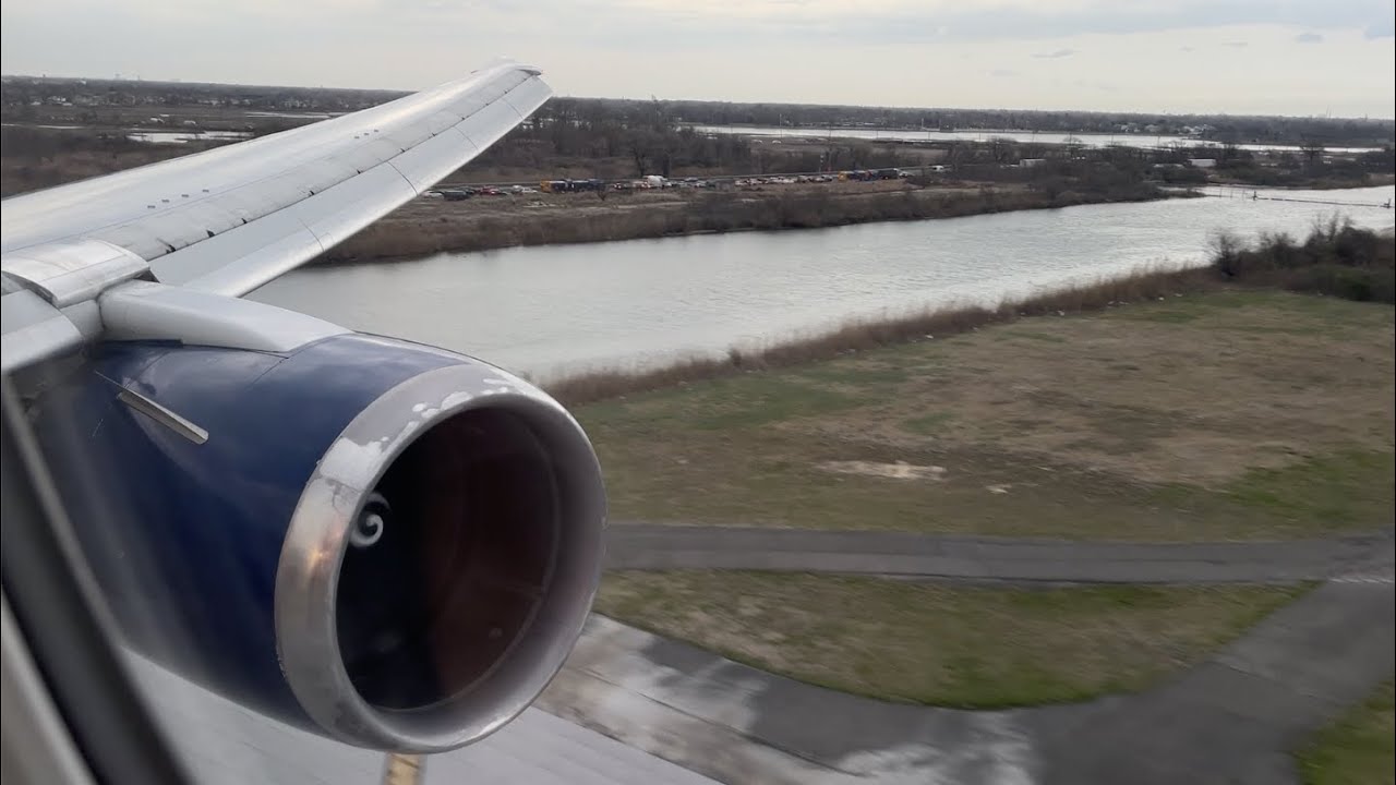 Delta Air Lines BCRF Boeing 767-400ER Landing + Taxi at New York John F ...