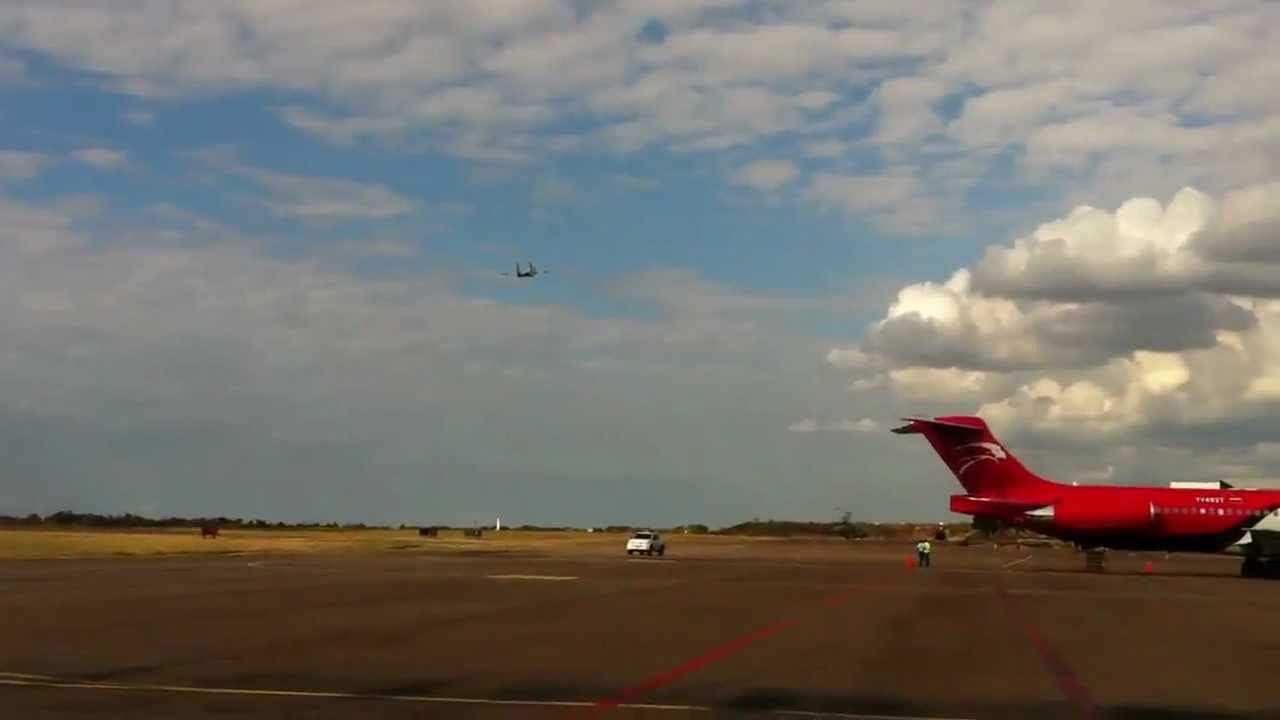Sukhoi Go-Around - YouTube