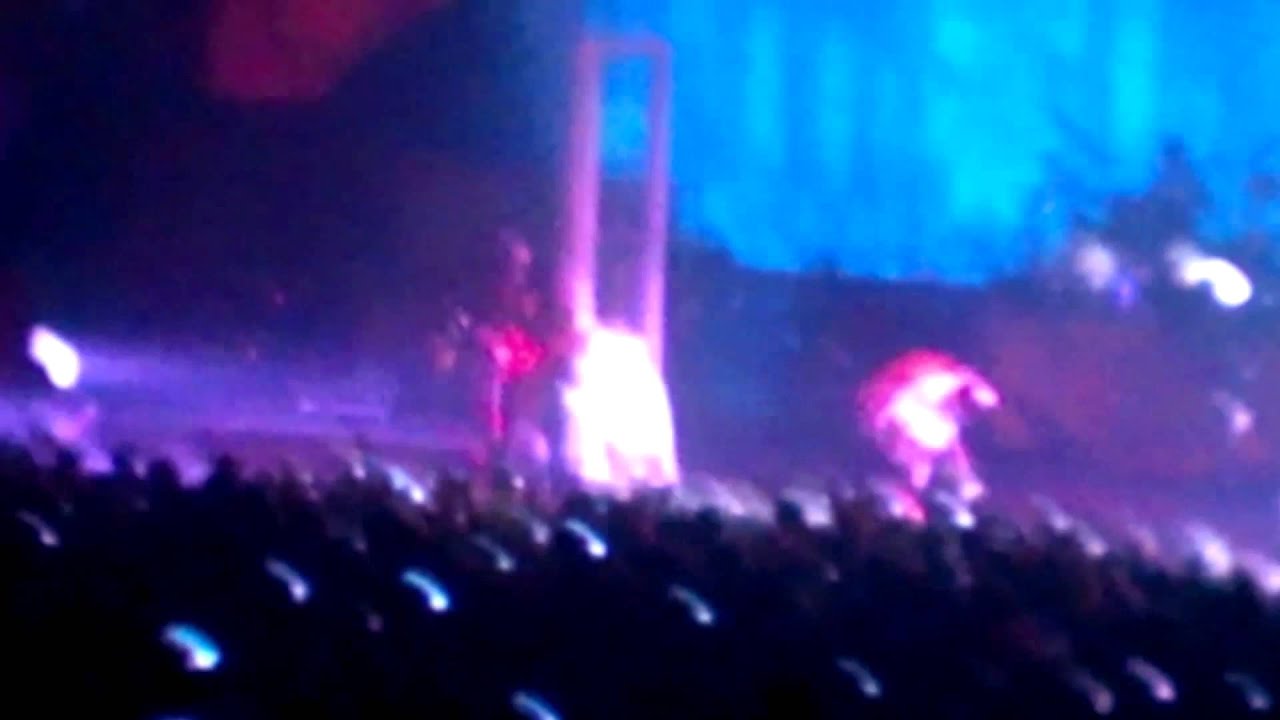Alice Cooper Executed on Stage - YouTube