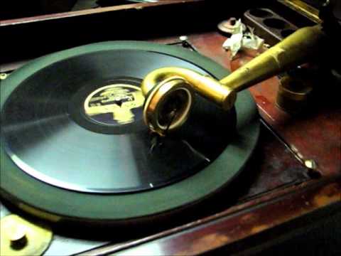 Victrola VV XI Table Model from 1912 - YouTube