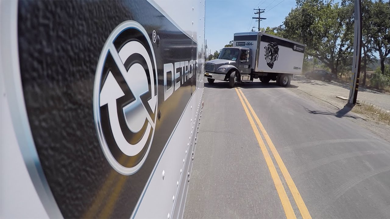 Detroit DD5 Engine, Freightliner M2106 Truck Test Drive - YouTube