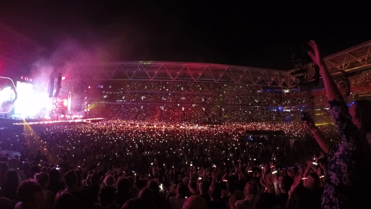 COLDPLAY "Fix You" Live 2016 - Brisbane (4K) - YouTube
