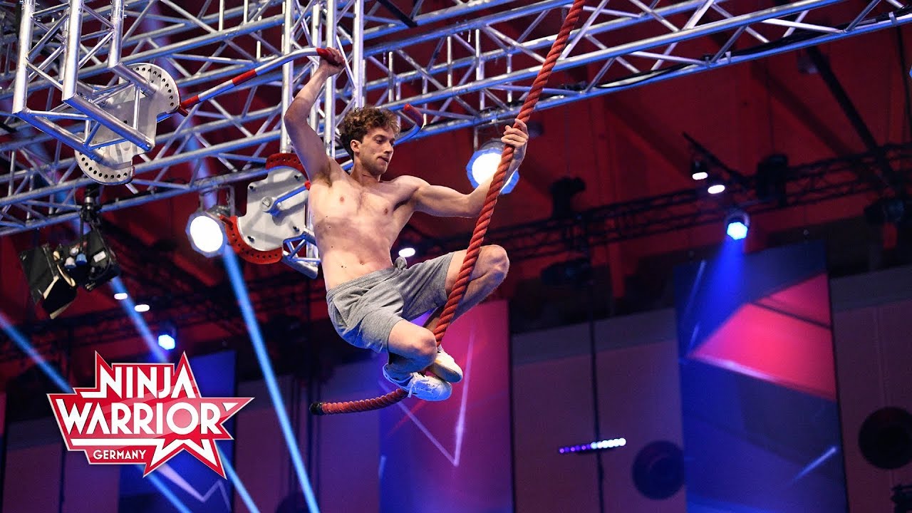 Alexander Wurm leichtfüßig durch den Parcours | Ninja Warrior Germany ...