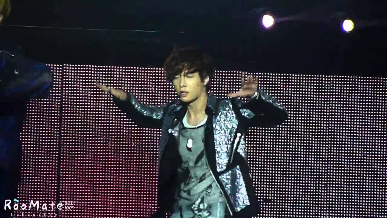 [FANCAM] 121028 EXO M - Angel (LAY focus) - YouTube