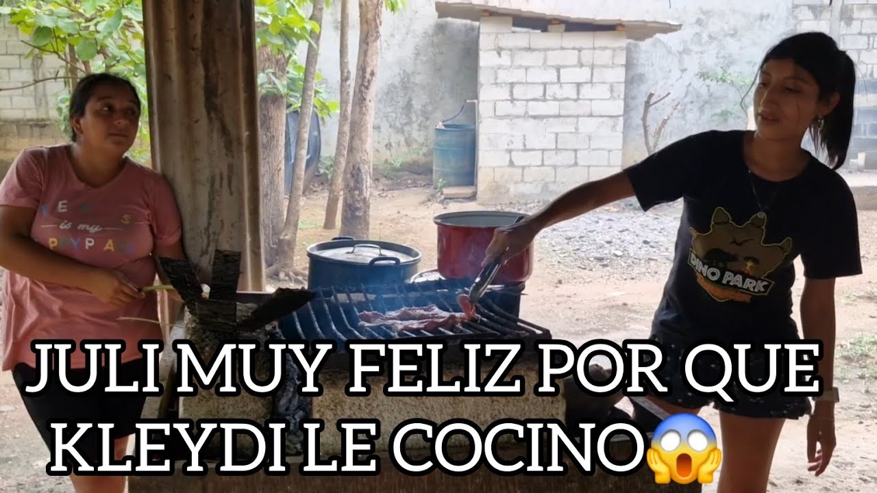 Kleydi Muy Feliz Alado De Su CuƱada Cocinando Una Rica Carne Asadašjuli