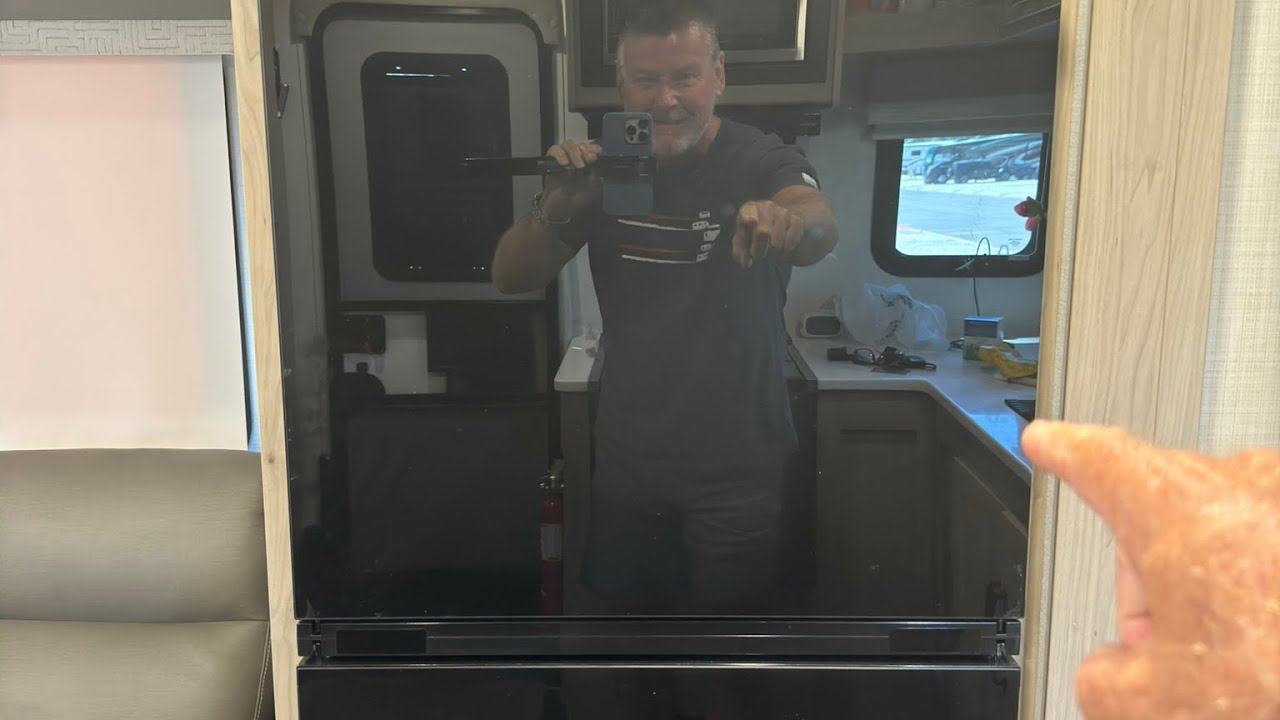 The reflection video better known as the refrigerator image - YouTube