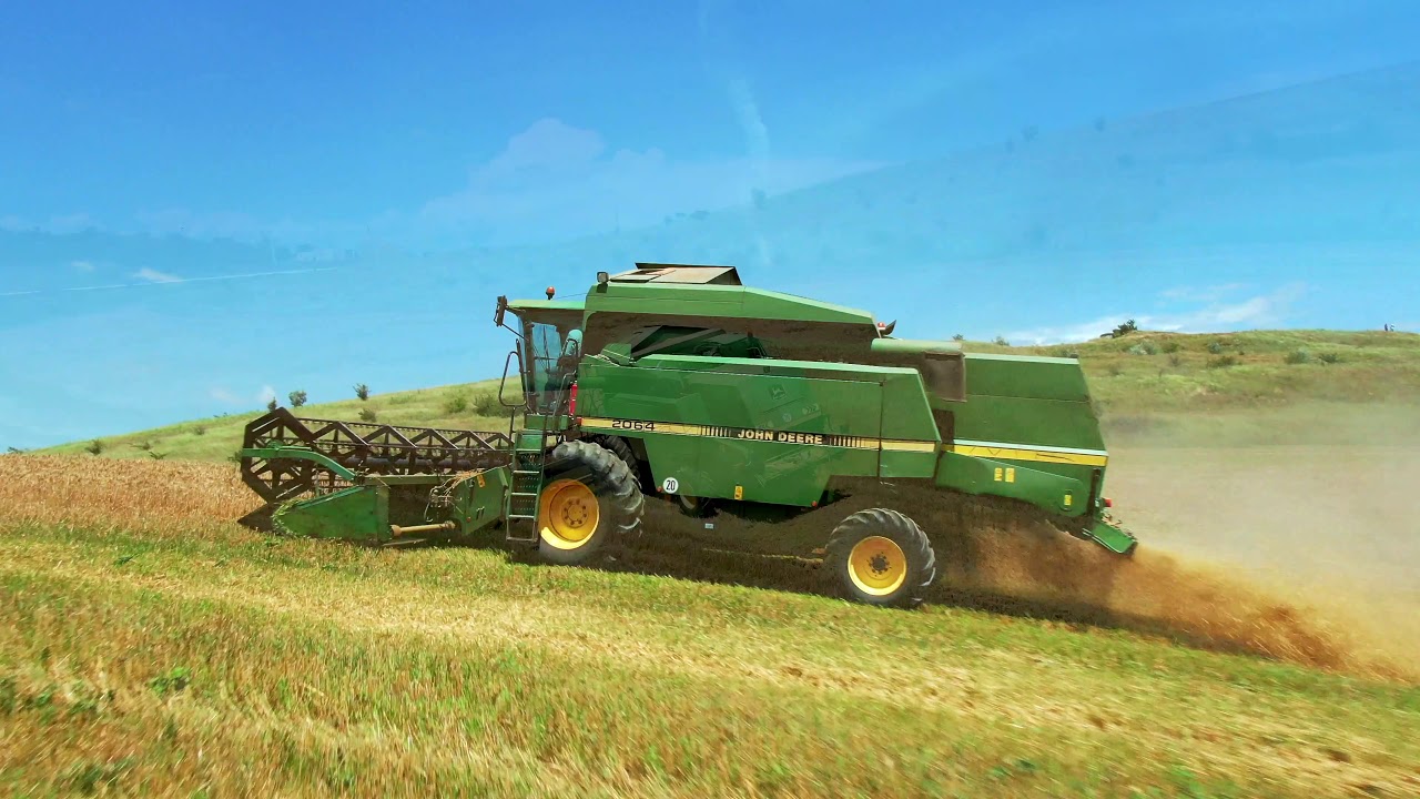 Recoltarea grâului în Moldova / the wheat harvesting process in Moldova ...