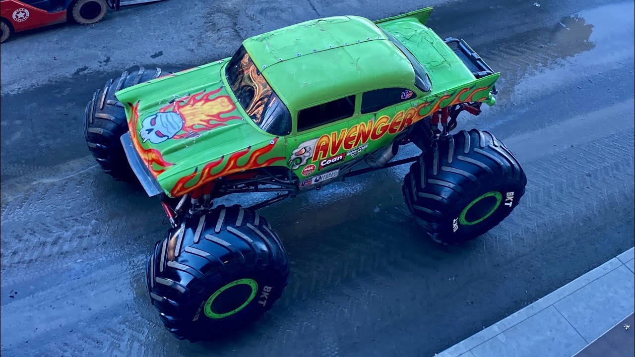 Monster Jam Seattle 2023 - Avenger freestyle - YouTube