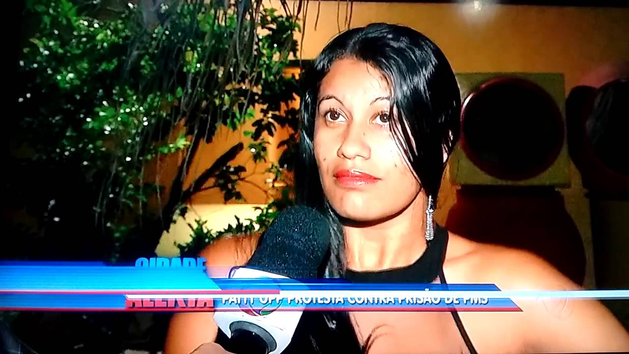 PATTY UPP PROTESTA CONTRA PRISÃO DE POLICIAIS MILITARES - YouTube