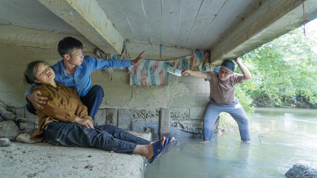 Can the engineer save the poor girl after she is chased by bad guy ? - YouTube