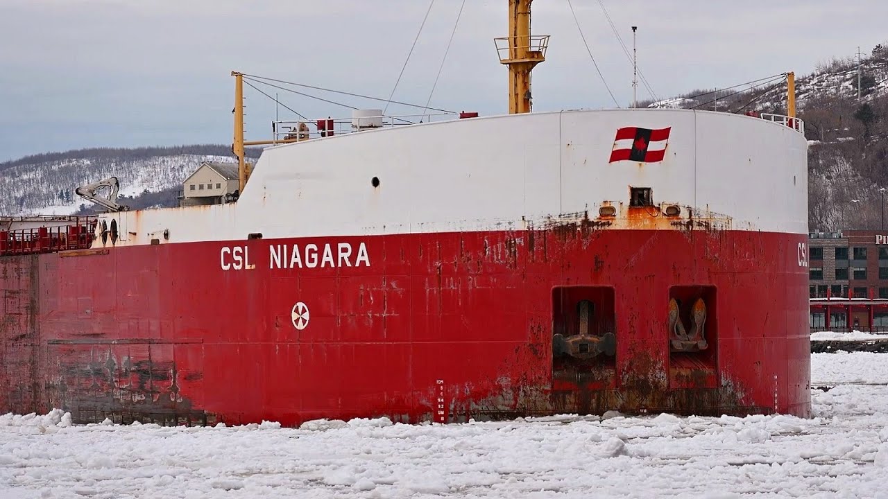 CSL Niagara - Pushing Through the Spring Ice - YouTube