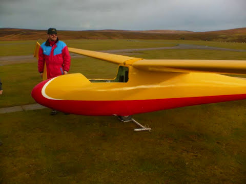 Buying my K6cr reg' HAB glider at the Long Mynd gliding club ...