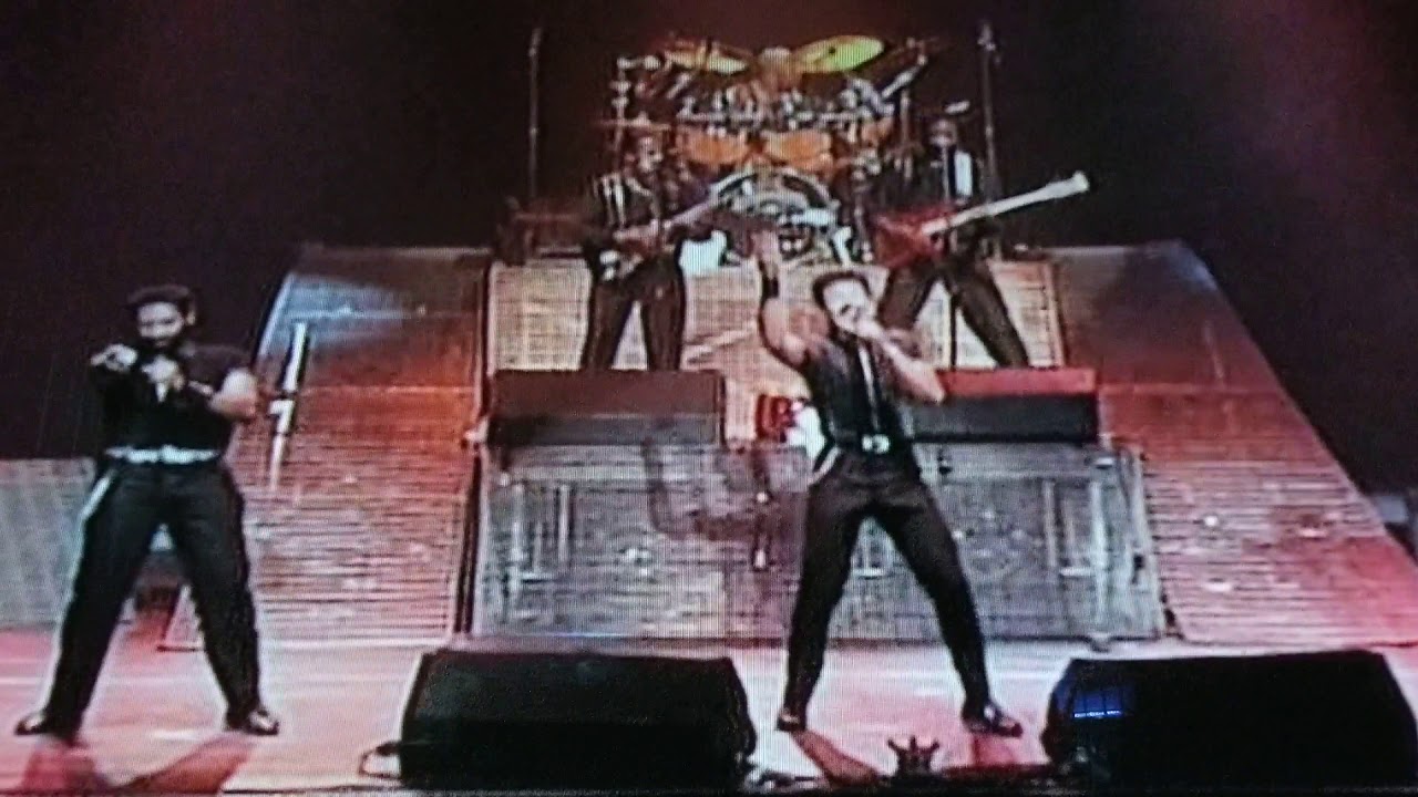 Commodores/Lady You Bring Me Up/Zoom/Live 1997 - YouTube