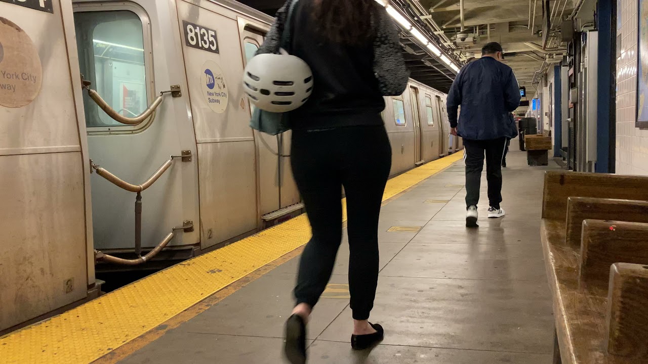 New York MTA L train arrives and departs subway station - YouTube