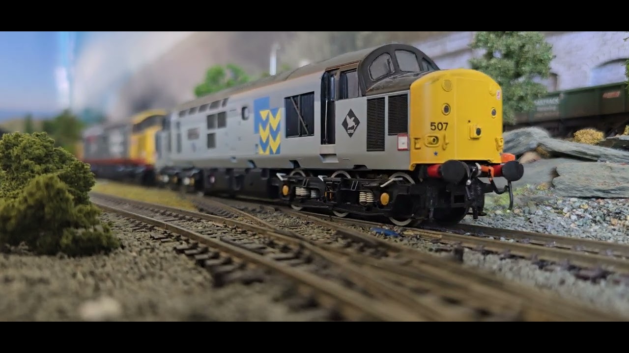 Thornaby beasts at work in Conist 37507 and 37506 - YouTube