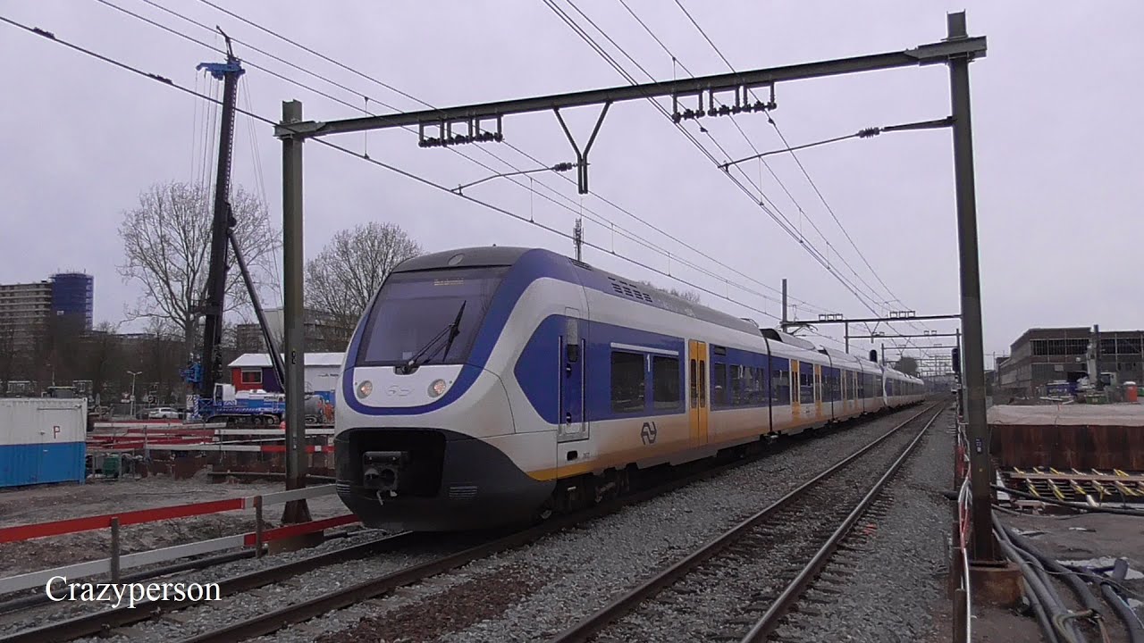 NS SLT trein aankomst Delft Campus met Bouwput Werkzaamheden - YouTube