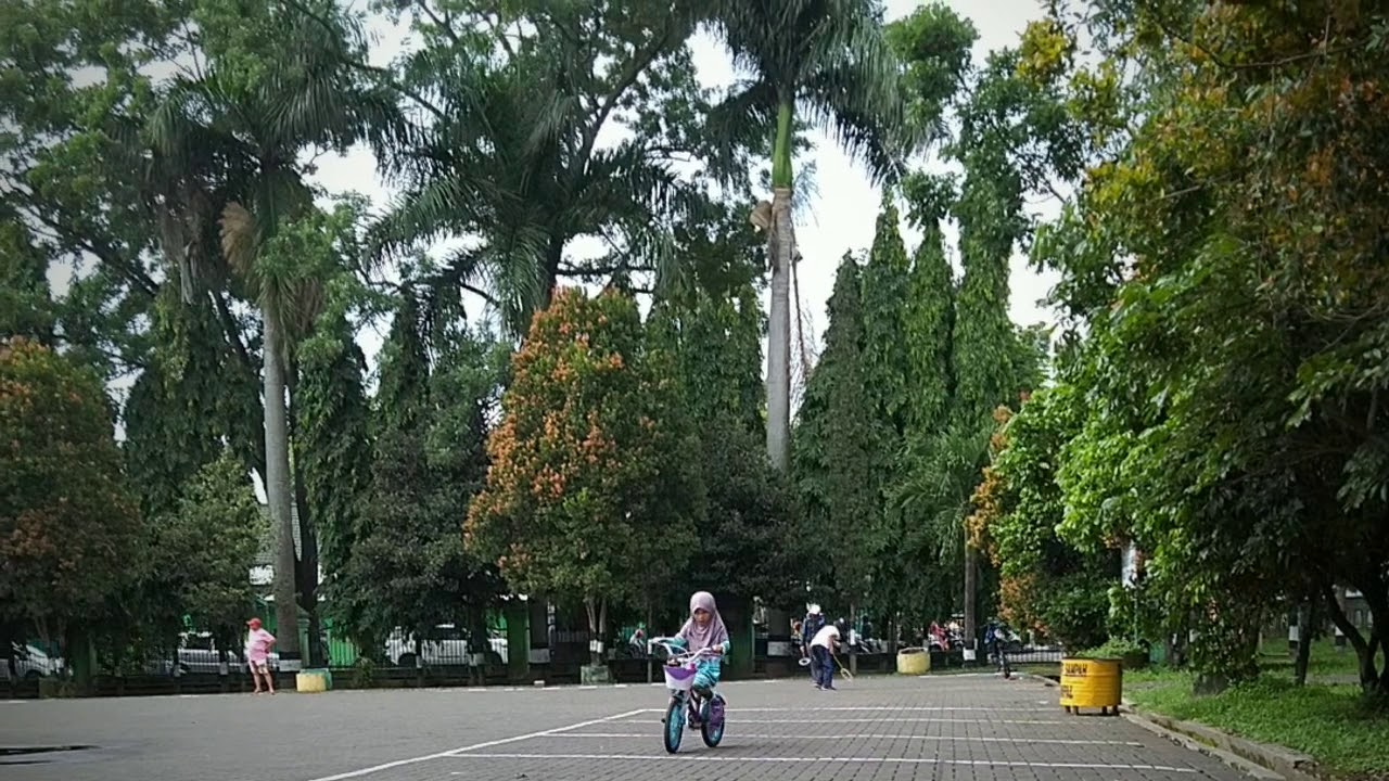 Bersepeda di Lapangan Rampal Malang, Asyiiik ! #SAHABATNAY # ...