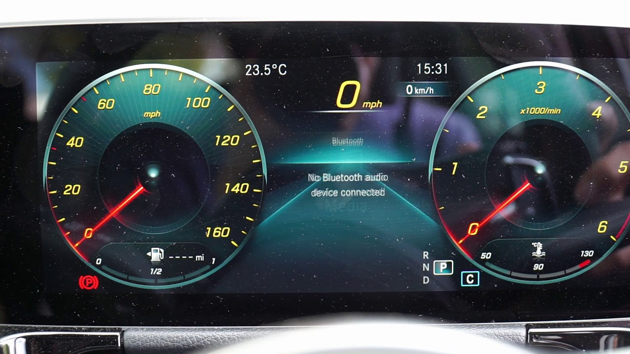 Mercedes-Benz A/B-Class Digital Cockpit Display 7" vs. 10.25" - YouTube