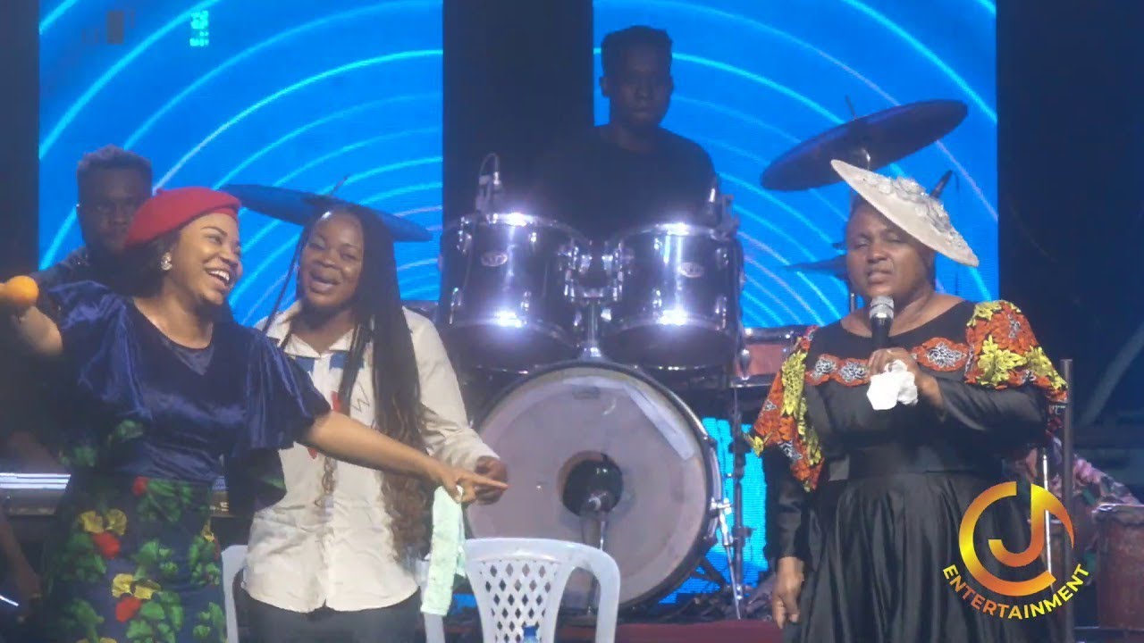 Mercy Chinwo and Chioma Jesus Performing Onememma Live 2021 - YouTube