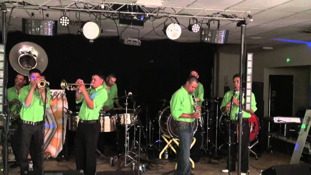 Tamborazo Banda el Roble - YouTube