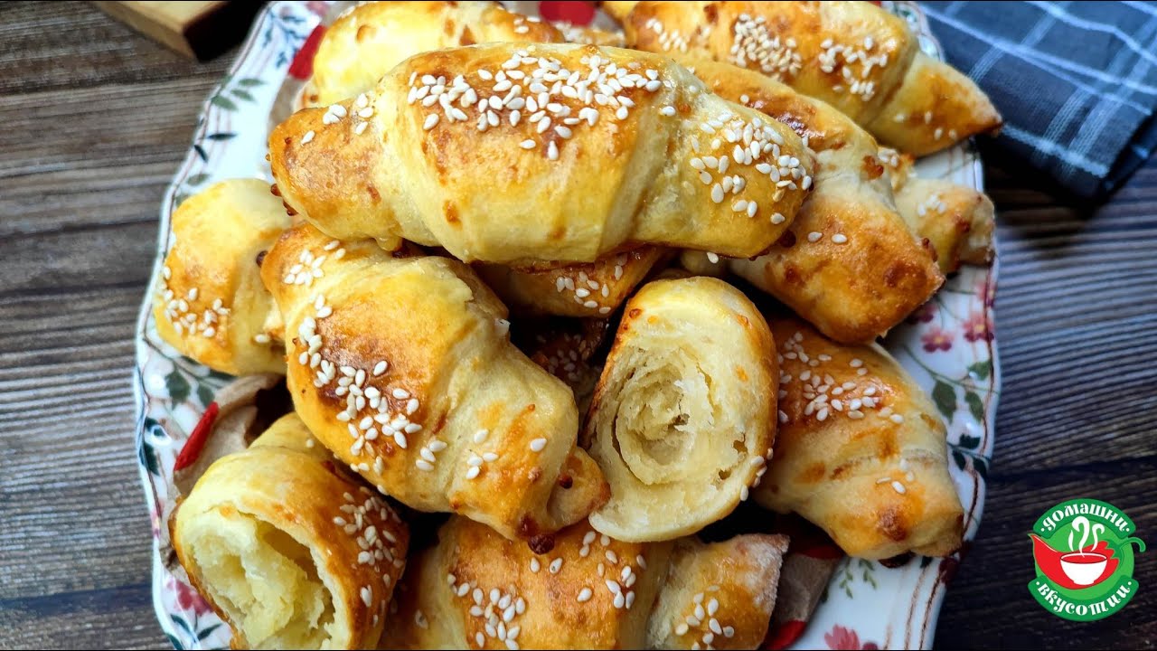 Маслени кифлички Рецепта за маслени кифлички със сирене и кашкавал