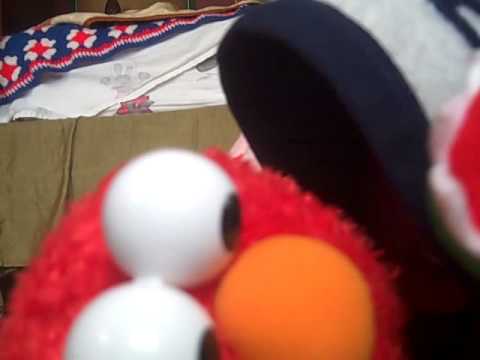 Elmo vs crocodile - YouTube