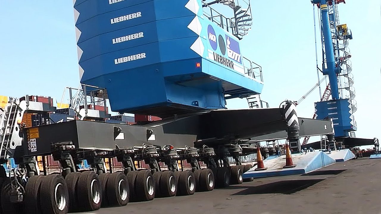Crane Of The Day Episode 171 | Liebherr LHM 420 - YouTube