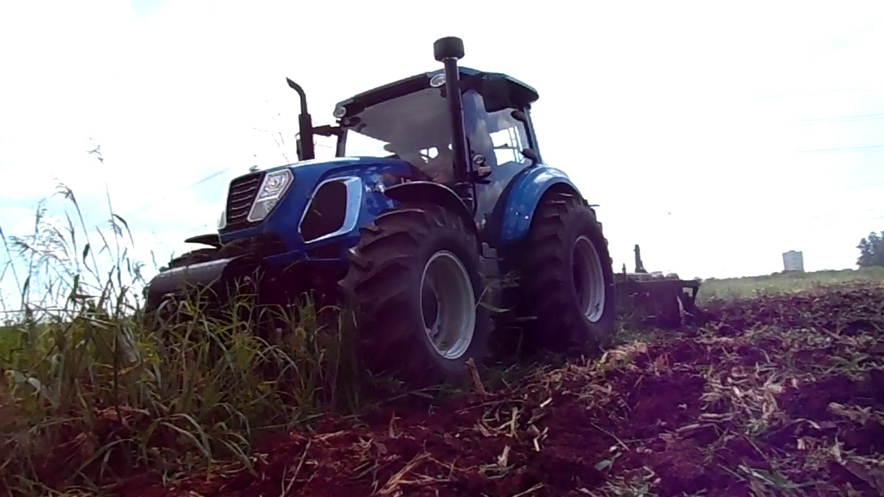 LS Tractor Modelo H 145 operando com grade aradora 16 discos x 32"x 9mm ...