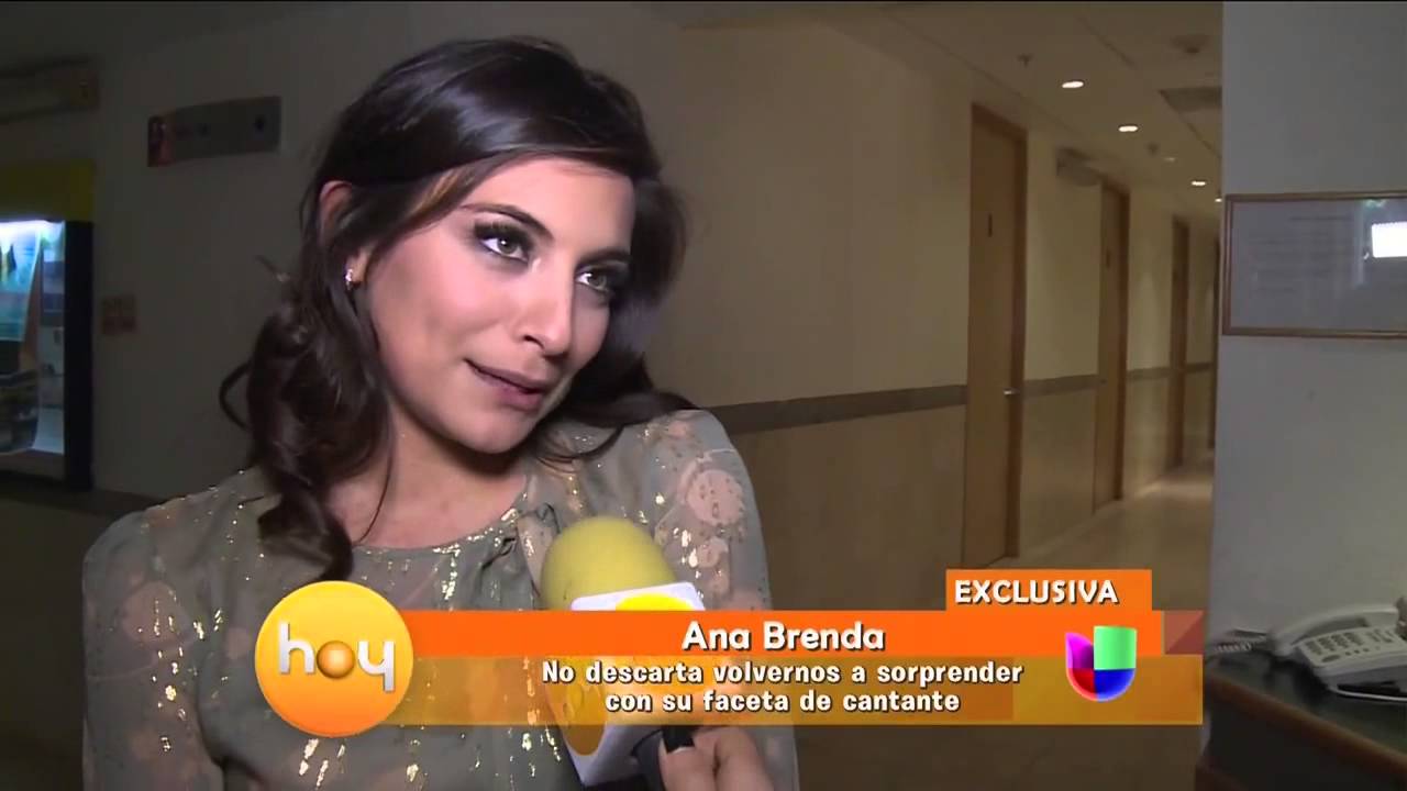 A Ana Brenda se le está antojando cantar - YouTube