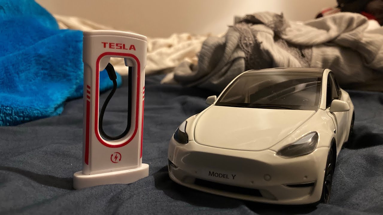 開箱系列影片l開箱全新 XLG TESLA Model y（仲配埋Super charge 呀！） - YouTube