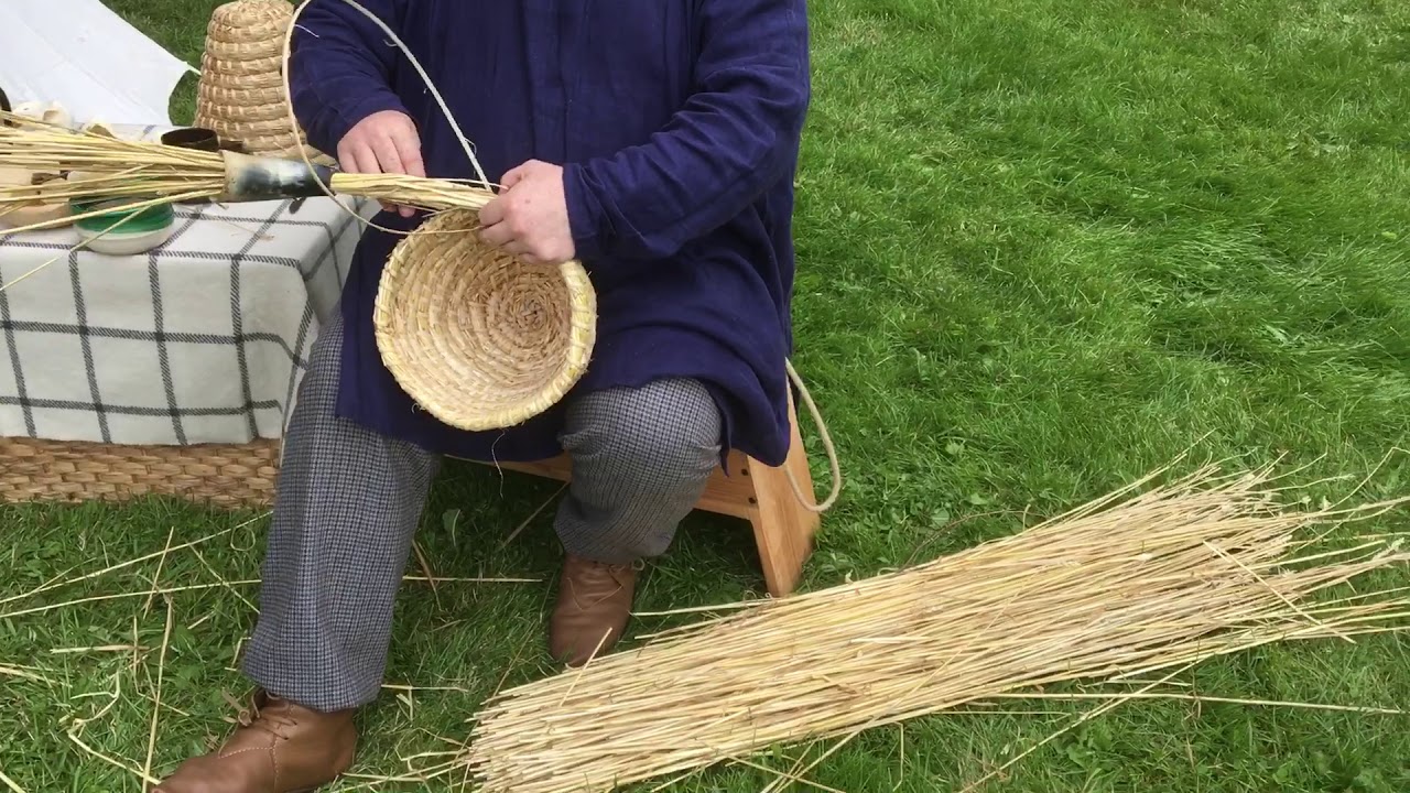 Making a Skep, a traditional straw beehive - YouTube