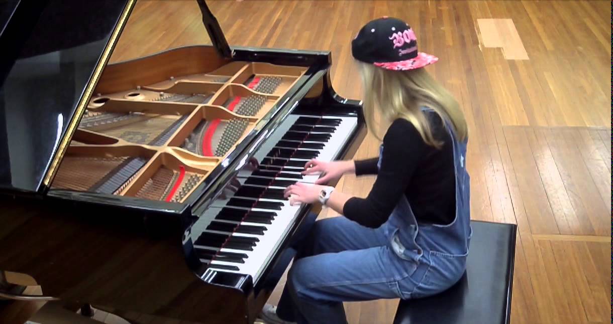 Lara plays a Fantasie on The Land Before Time (piano) - YouTube