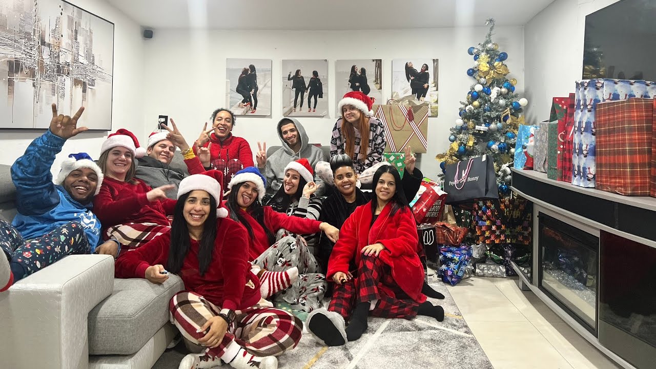 Regalo robado entre amigos y familia en Navidad 🎄 ️ - YouTube