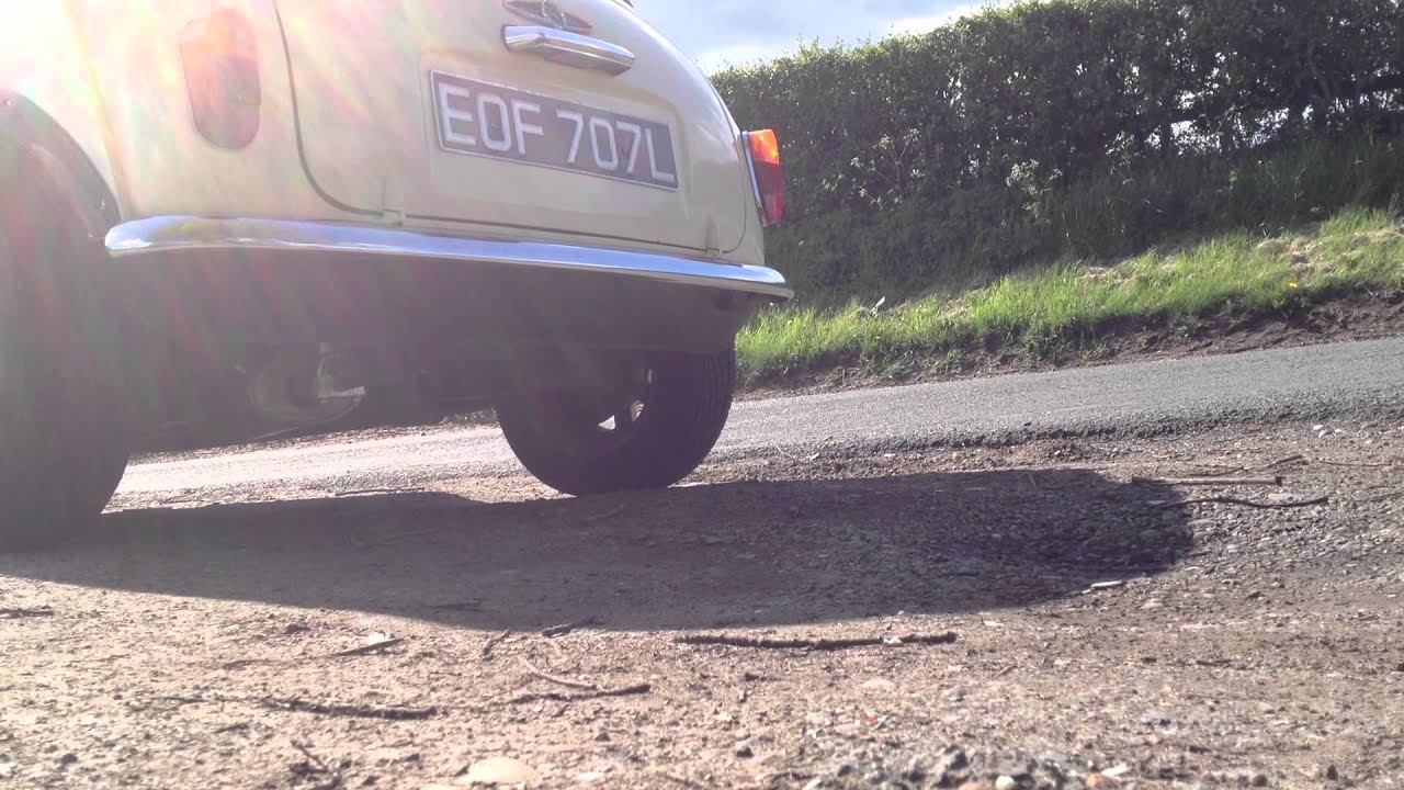 Classic Mini Exhaust Sound RC40 - YouTube