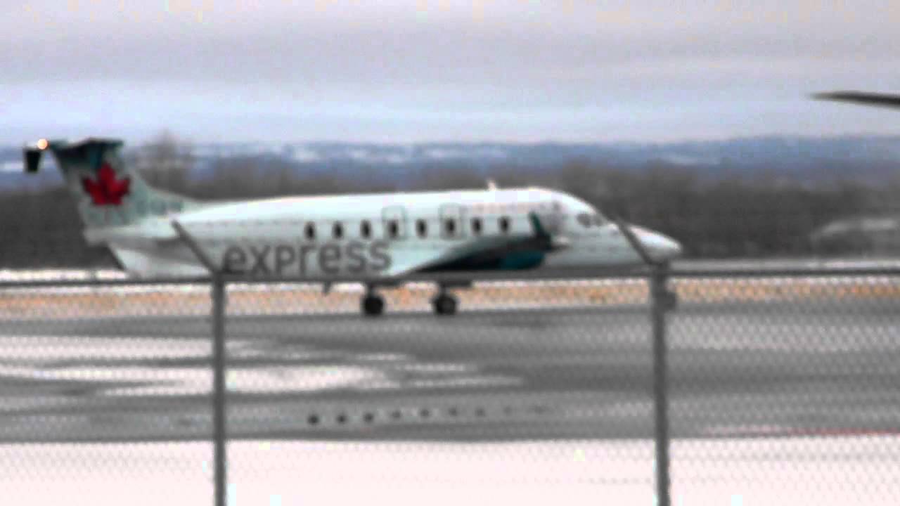 Air Canada Beechcraft 1900 De-icing with JetBlue E-190 - YouTube