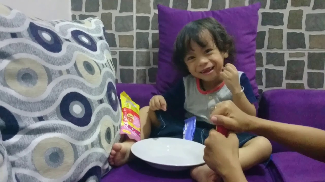 EL KRIWIL makan permen Caca dan bermacam-macam permen lollipop - YouTube