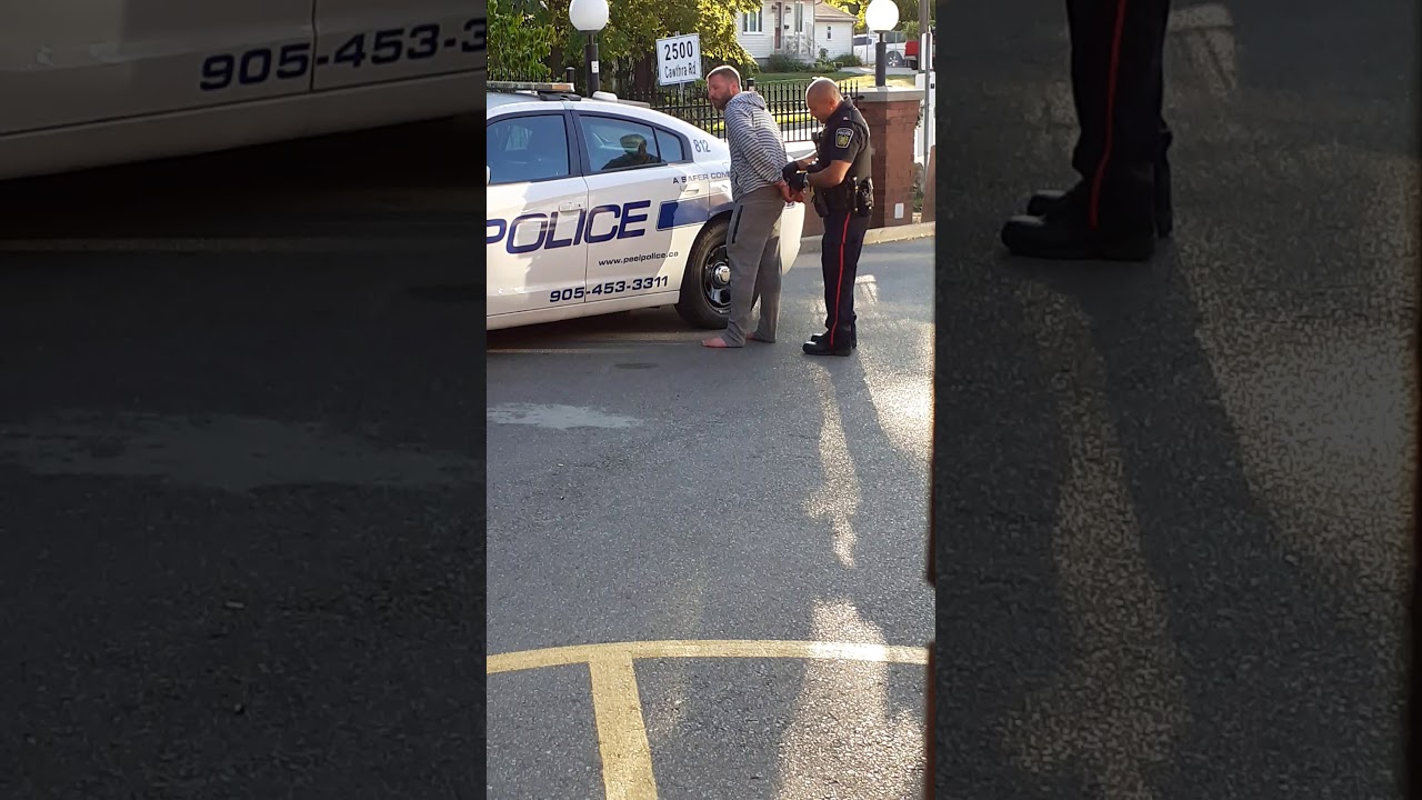 Peel region police making arrest. - YouTube