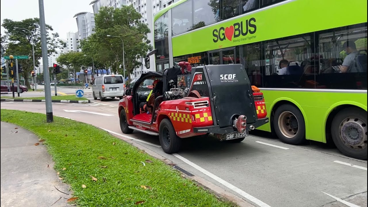 [RETURNING TO STATION] SCDF LF321E - YouTube