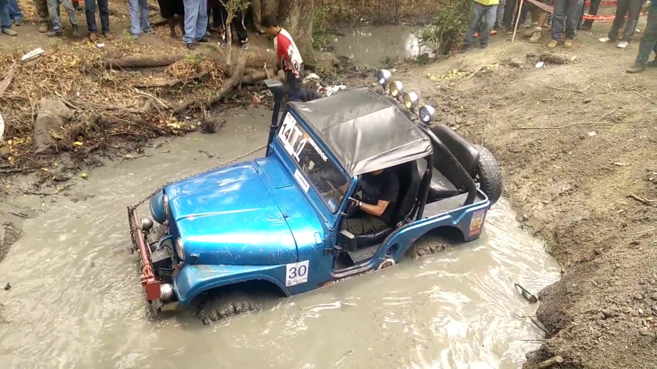 Off road Extreme 4x4 Driving through Deep Mud Bog Snow 2017 - YouTube
