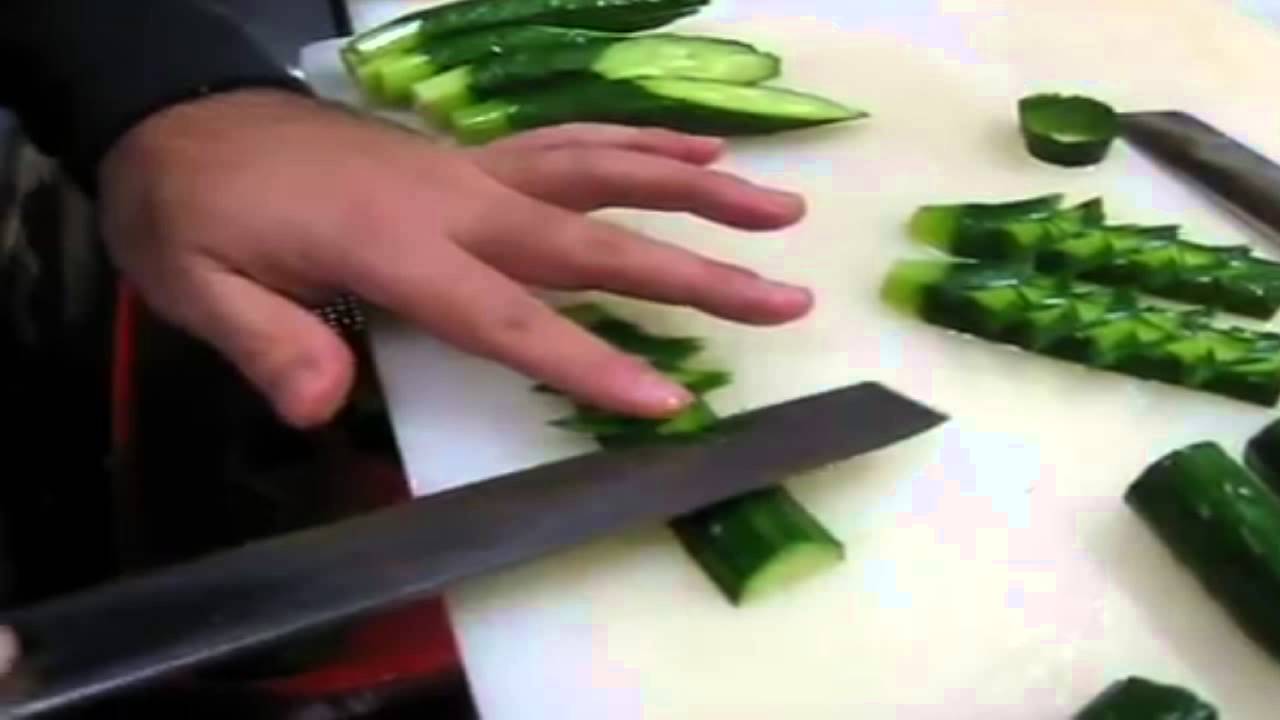 This is how a Japanese chef cuts a cucumber "2" - YouTube