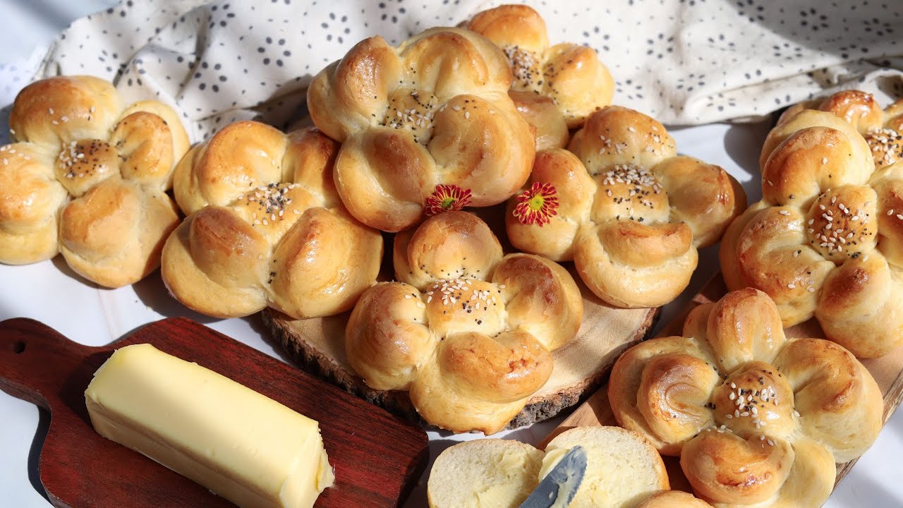How to Make Flower Shaped Bread Buns? - YouTube