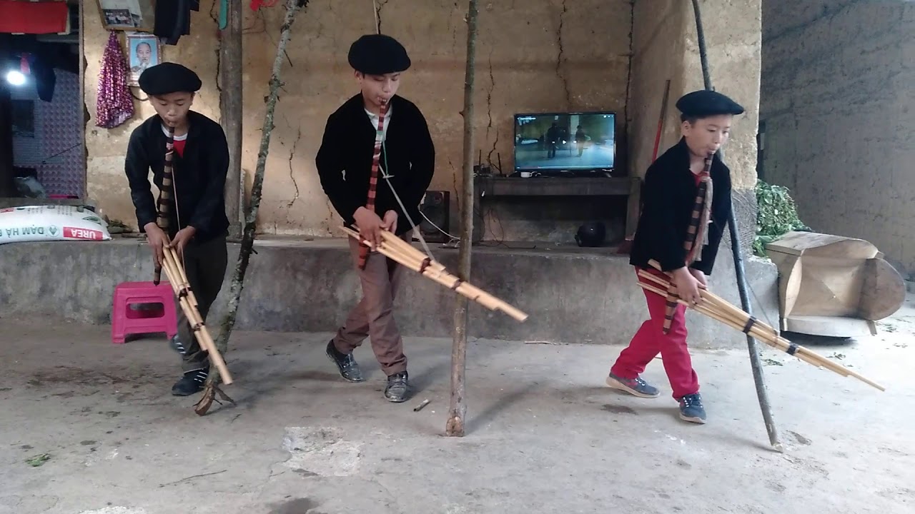 Qeej Hmoob hay Sủng là-Đồng Văn - YouTube