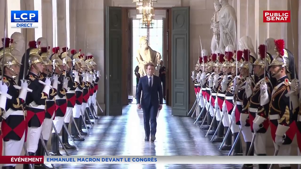 Emmanuel Macron arrive devant le congrès à Versailles... - YouTube