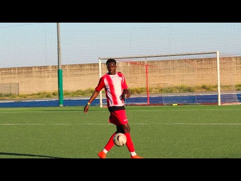 Cheikh Sylla joueur de VIKIUSBISCEGLIE en Italie - YouTube