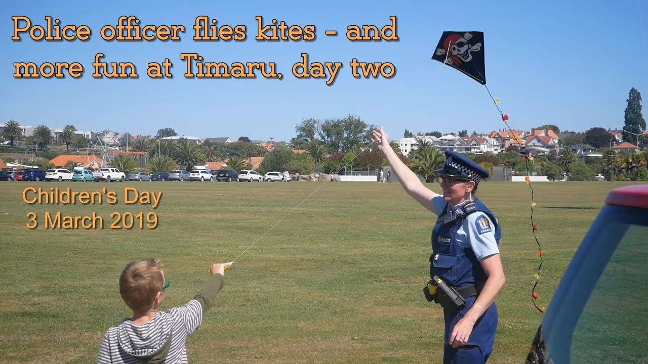 Police officer flies kites, and Children's Day fun in Timaru - YouTube