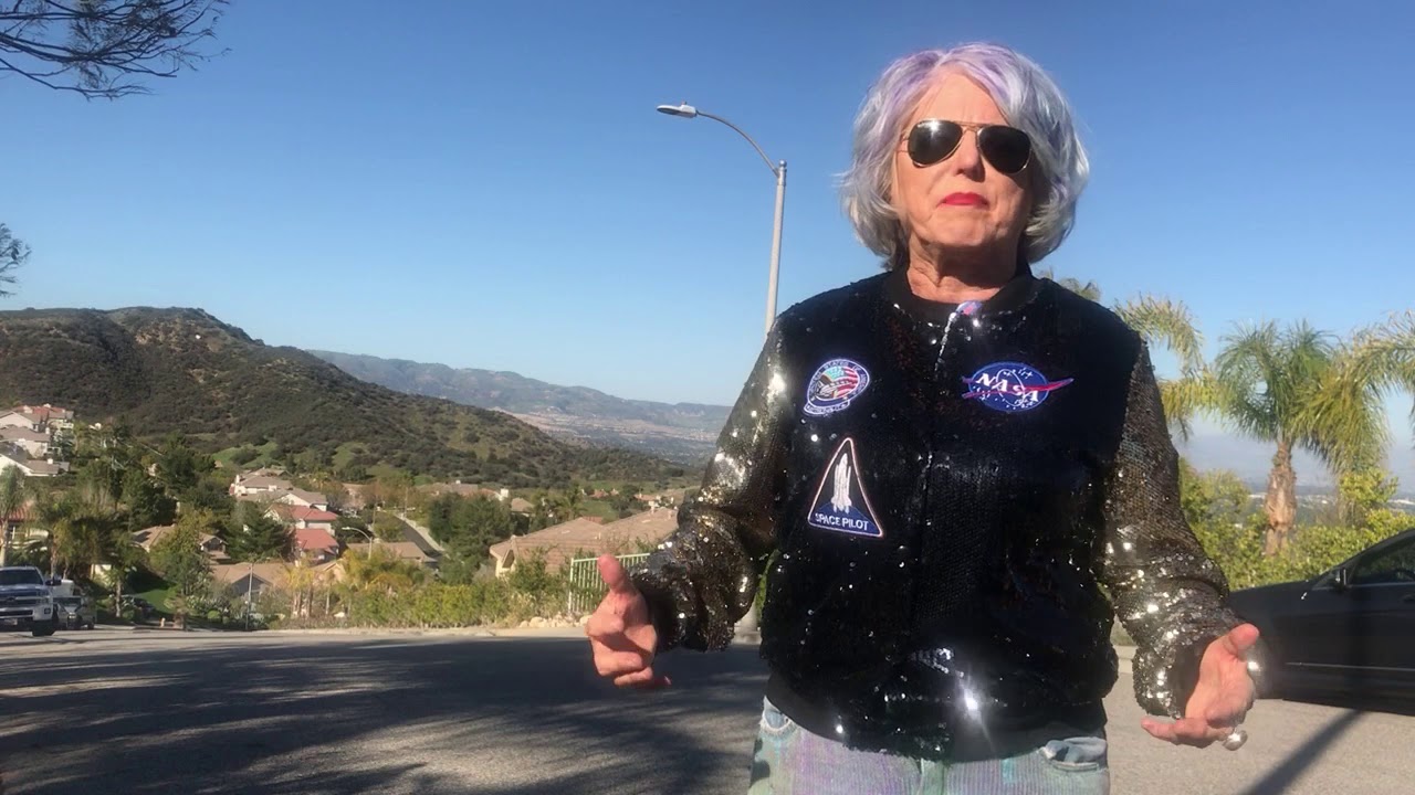 NASA LIVE LADY ROCKET - YouTube