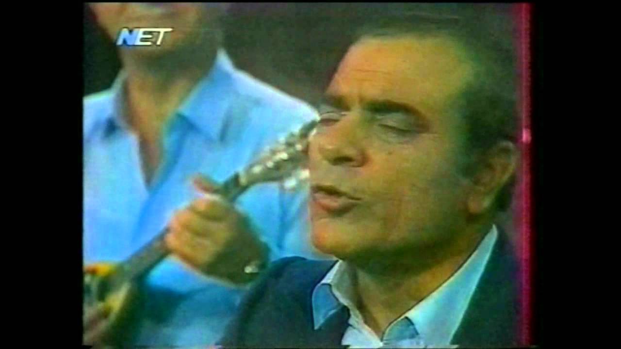 Η ποιηση της φωνης του Στελιου - YouTube