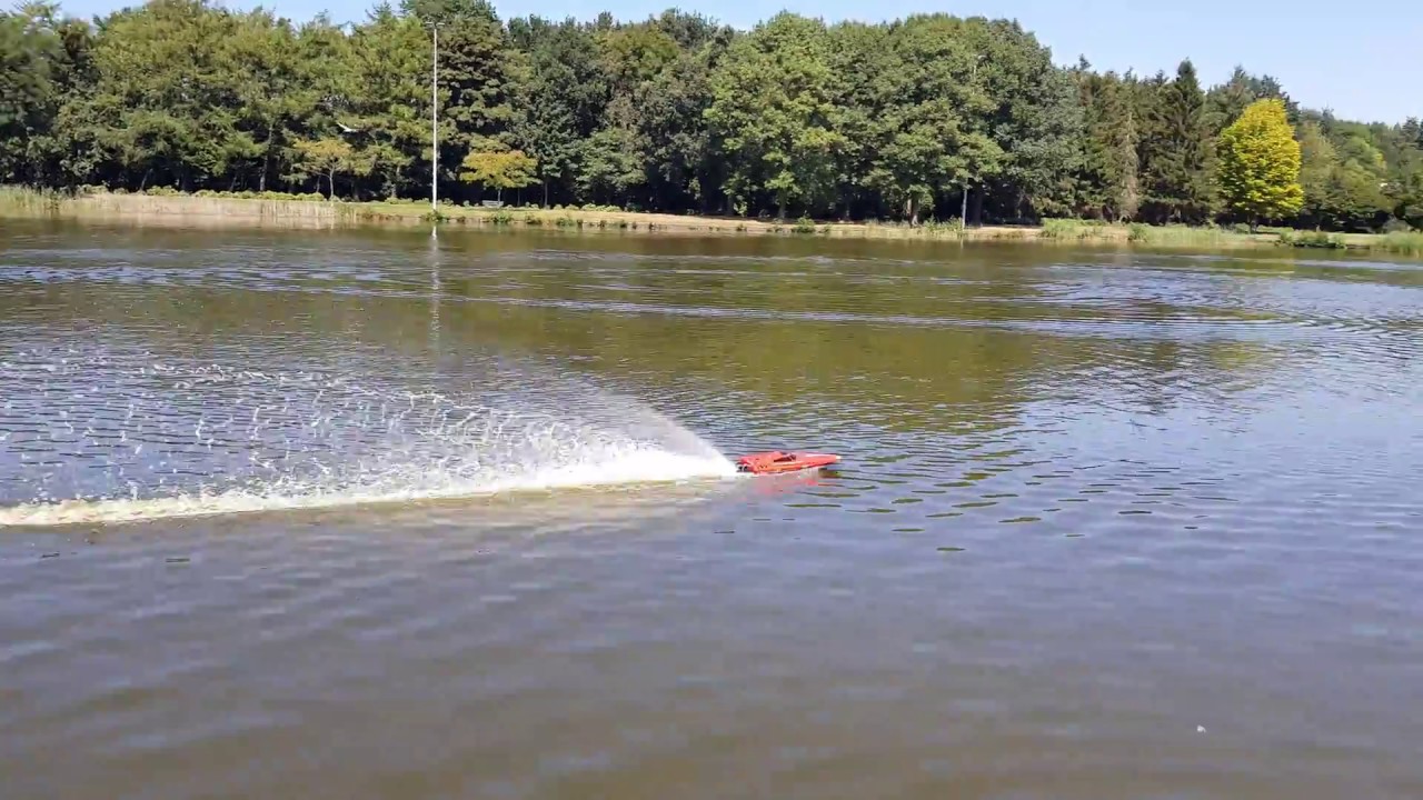 RC boat Volantex Vector 80 on 4S Lipo 1800kV Brushless - YouTube