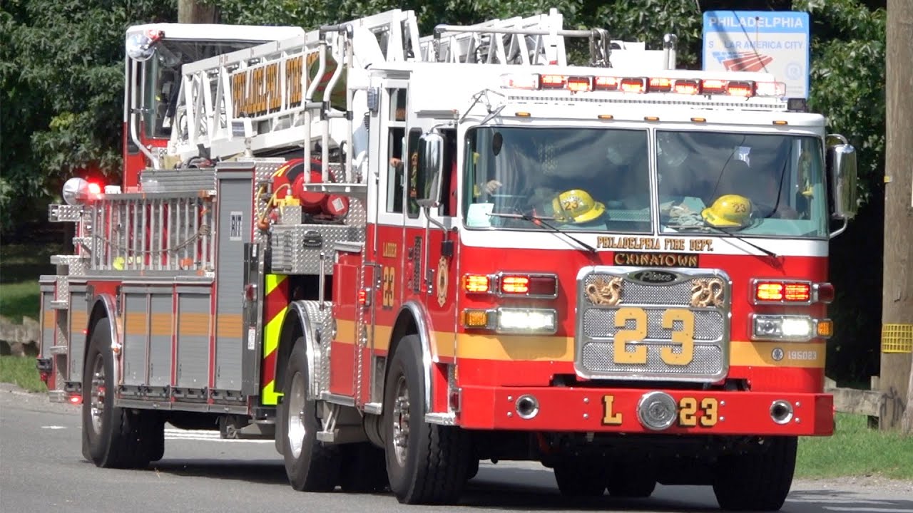 Philadelphia Fire Department Ladder 23 Responding - YouTube