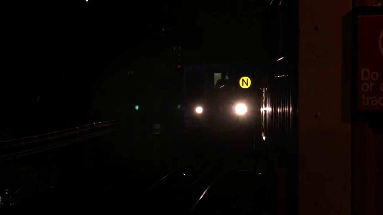 MTA R42 (N) I mean (J) Train Approaching Bway Junction - YouTube